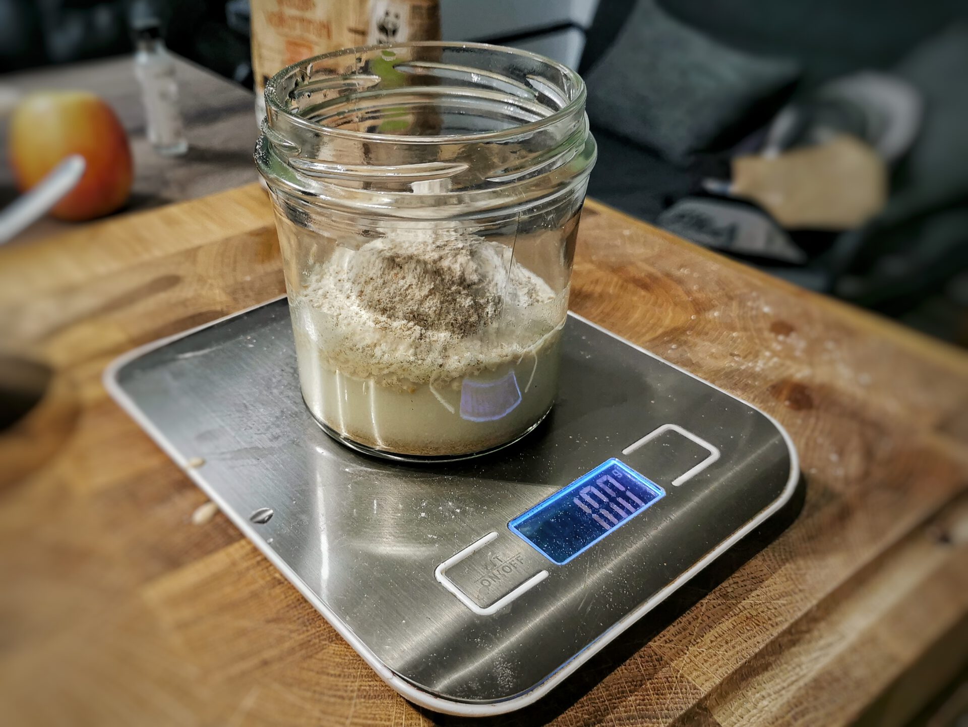 Sauerteig ansetzen – so klappt es! | Backen ohne Hefe mit firechefs.de